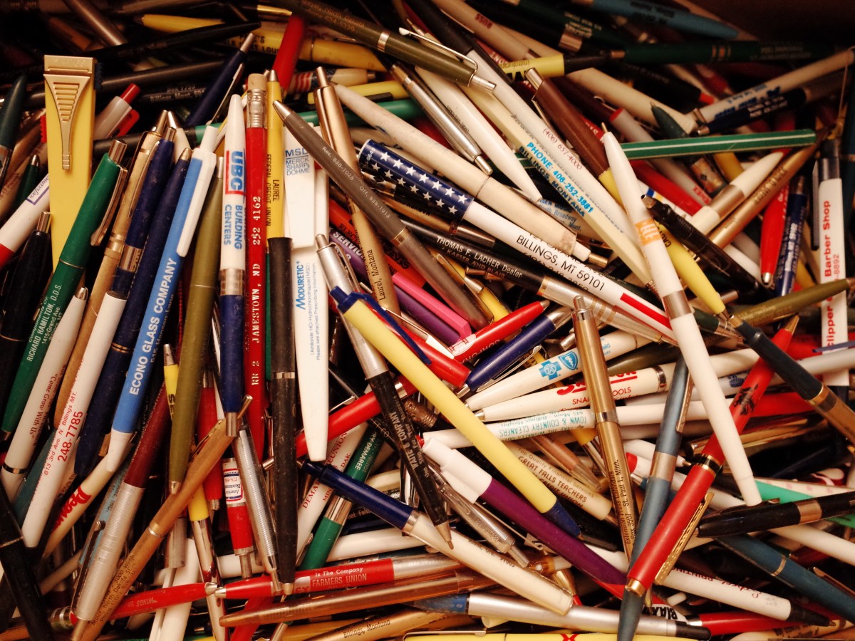 Photo Blog: I sorted through 1000 vintage pens – Here are the ...
